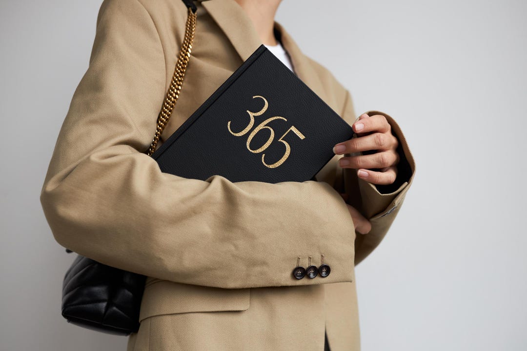 365 Notiz-/Tagebuch A5 - Schwarz / Gold, 365 linierte nummerierte ...