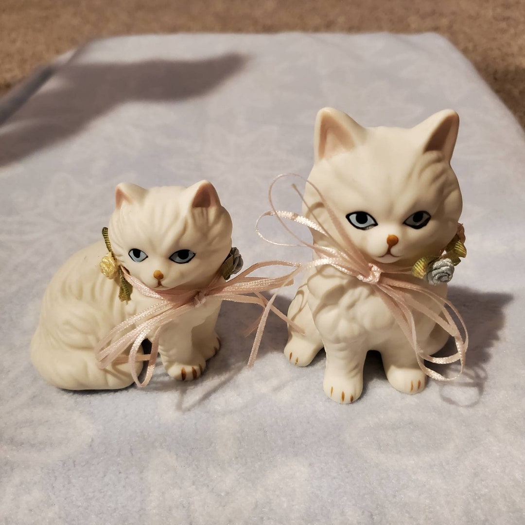 Two Vintage White Cats With Flower and Ribbon Collars - Etsy