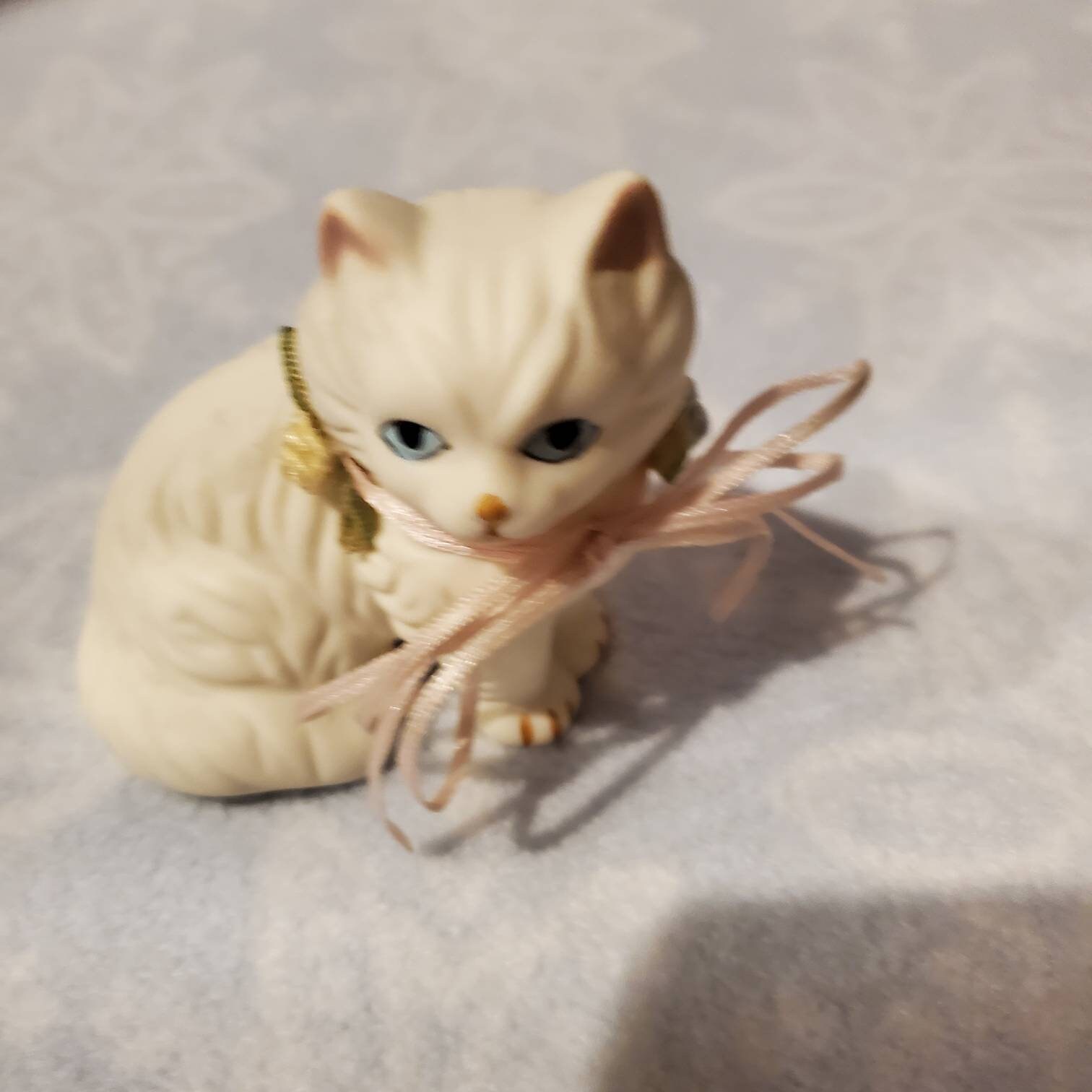 Two Vintage White Cats With Flower and Ribbon Collars - Etsy