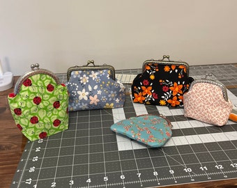 Kiss Lock Makeup Bag - Etsy