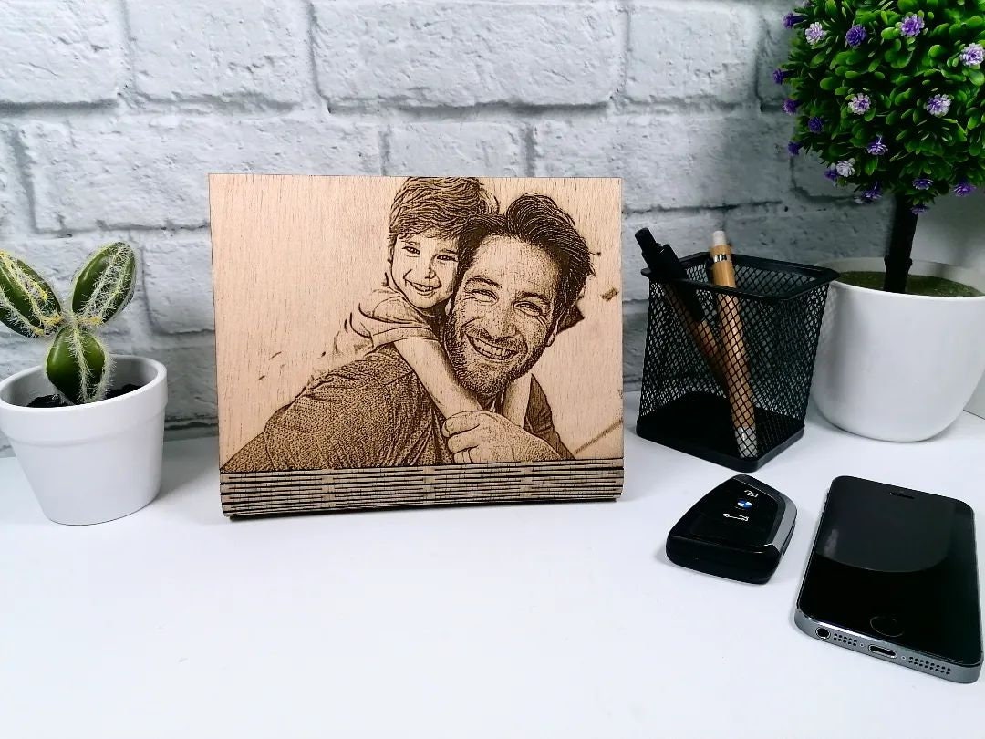 Curved Frame Wooden Photo Engrave, Modern Minimalist Photo Holder ...