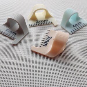 Right-handed Sewing Template: Finger Ruler for Equal Stitches (4mm, 3mm ...