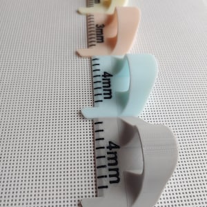 Right-handed Sewing Template: Finger Ruler for Equal Stitches (4mm, 3mm ...