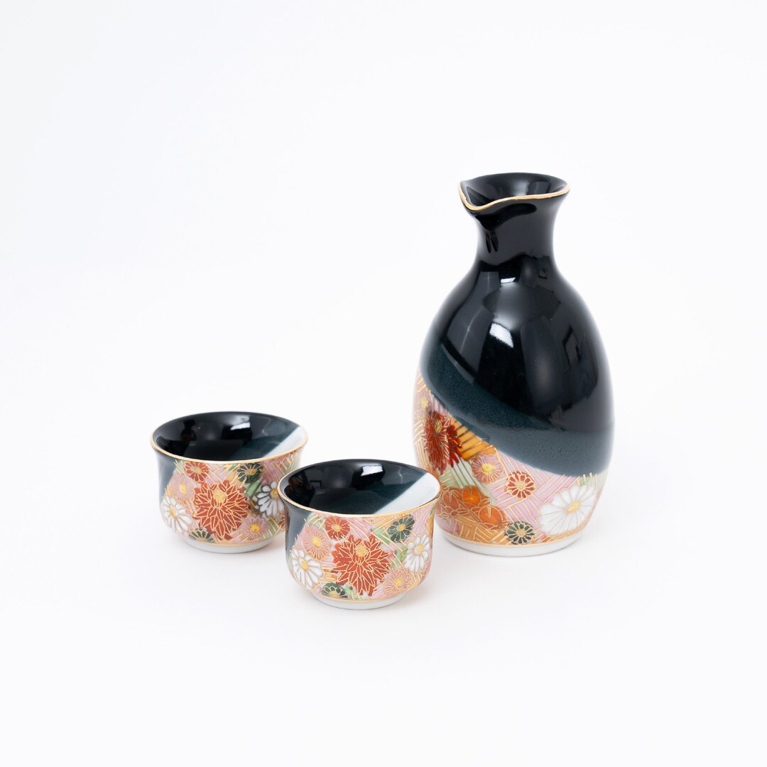 Gold Hanazume Kutani Sake Set in Gift Box - 1 Sake Bottle and 2 Sake ...