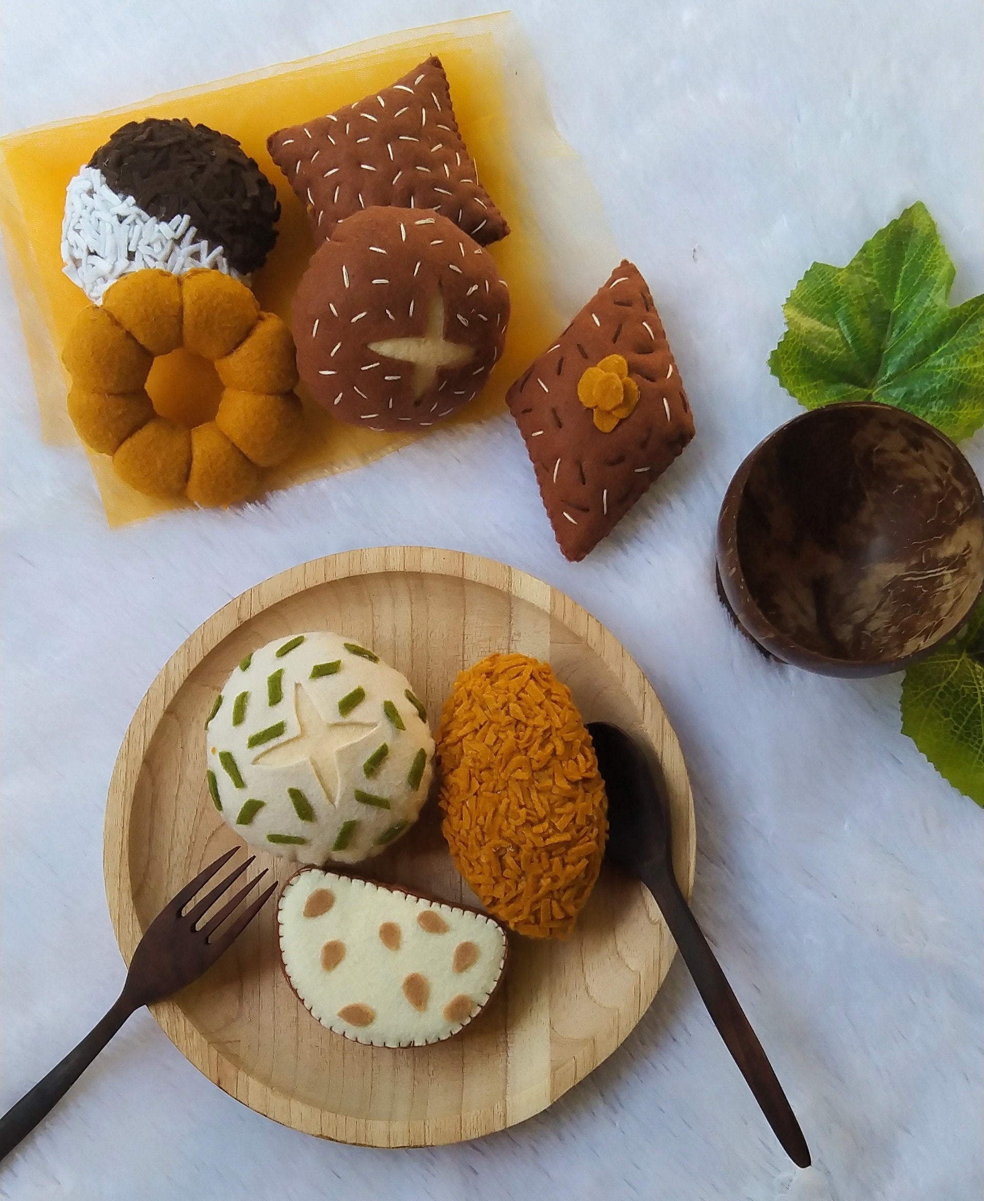 8 Felt Bread, Felt Hot Cross Bun, Felt Bakery Set, Felt Pastry, Pretend ...