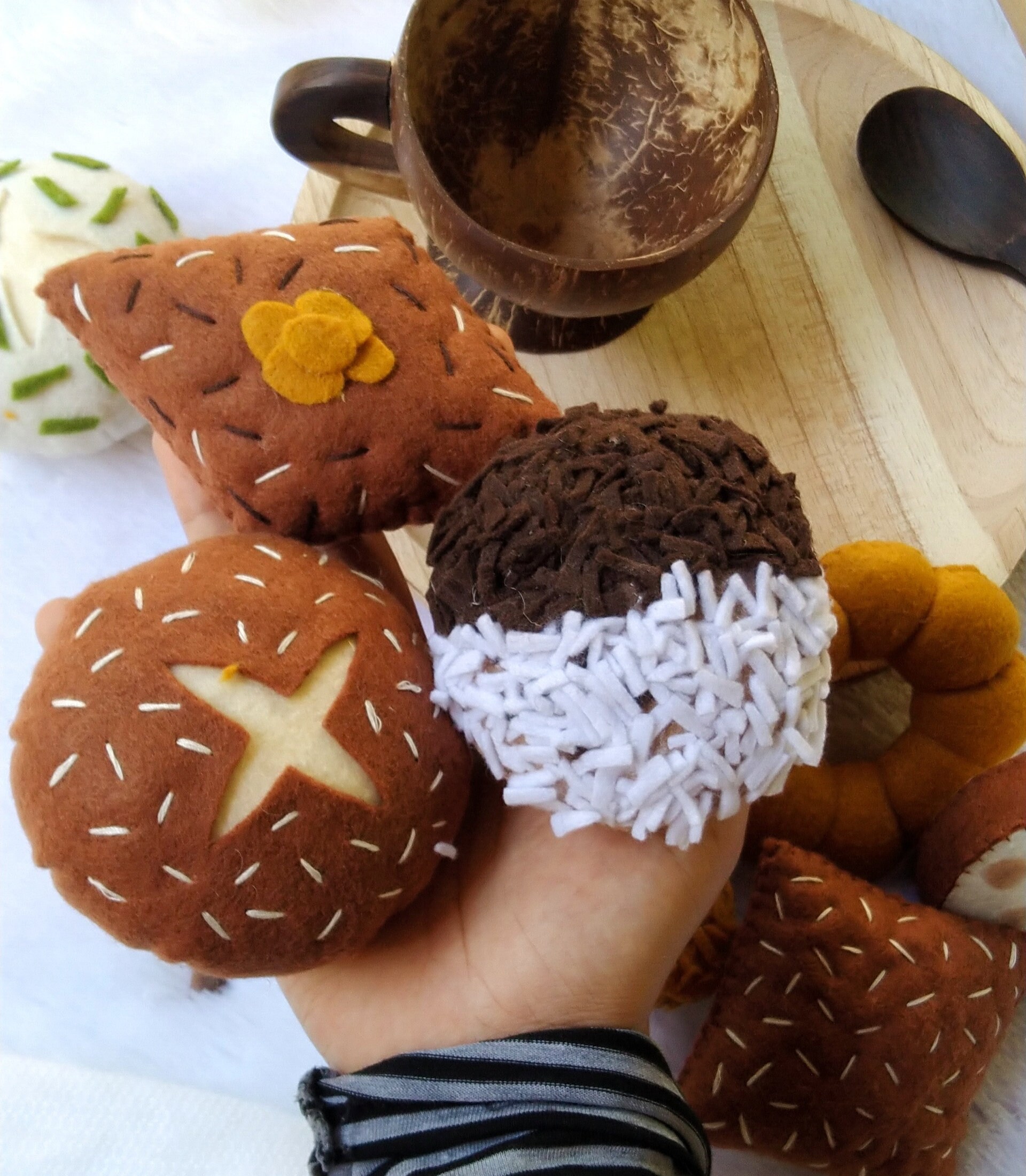 8 Felt Bread, Felt Hot Cross Bun, Felt Bakery Set, Felt Pastry, Pretend ...