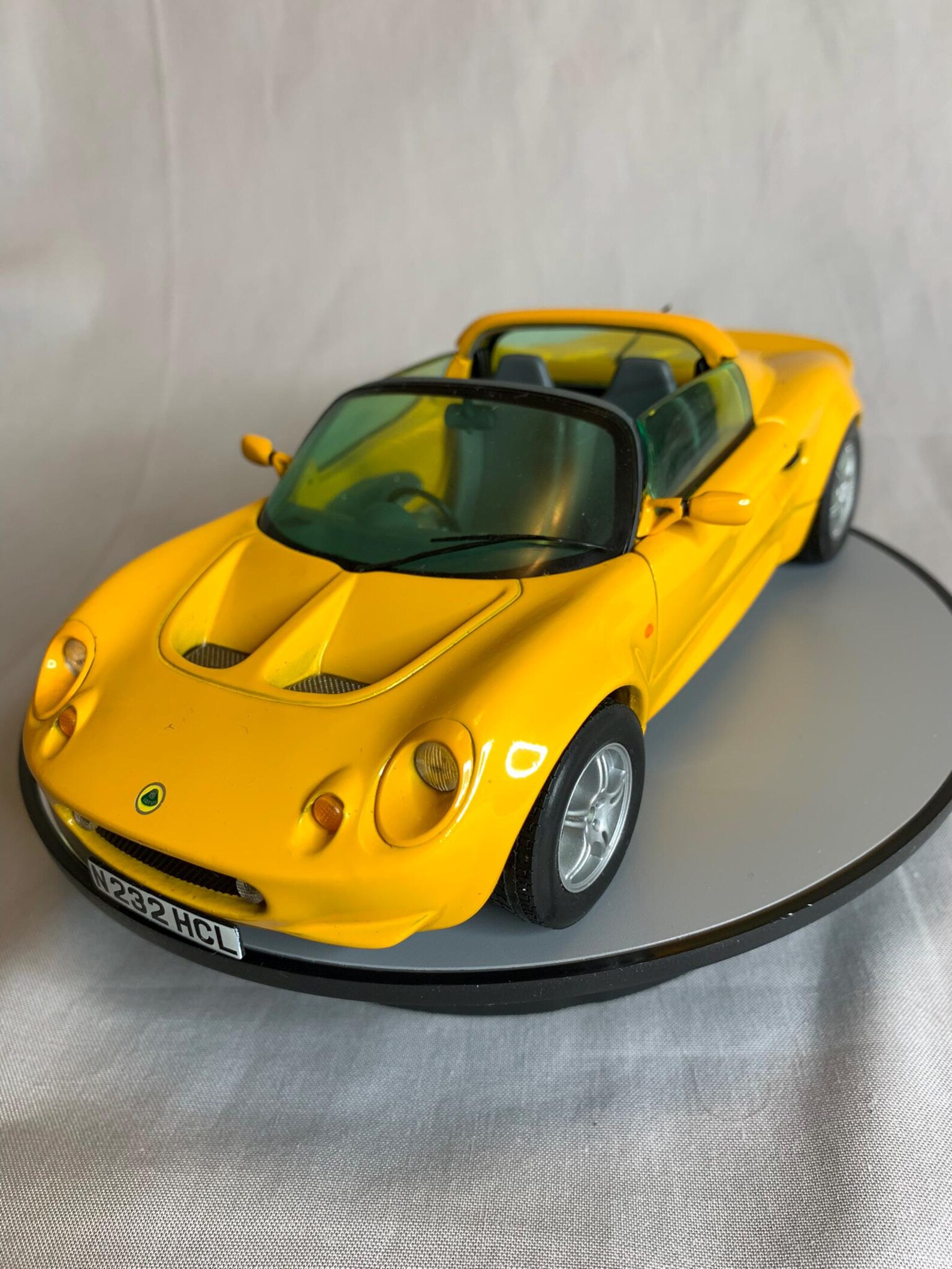 Chrono Lotus Elise 1997 Norfolk Mustard 1:18 Die-cast Metal Collectible ...
