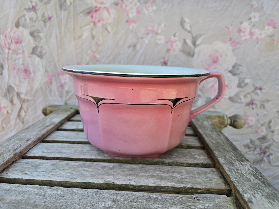 Beautiful Vintage Chamber Pot. Vintage Bathroom Decor, Pub Display ...