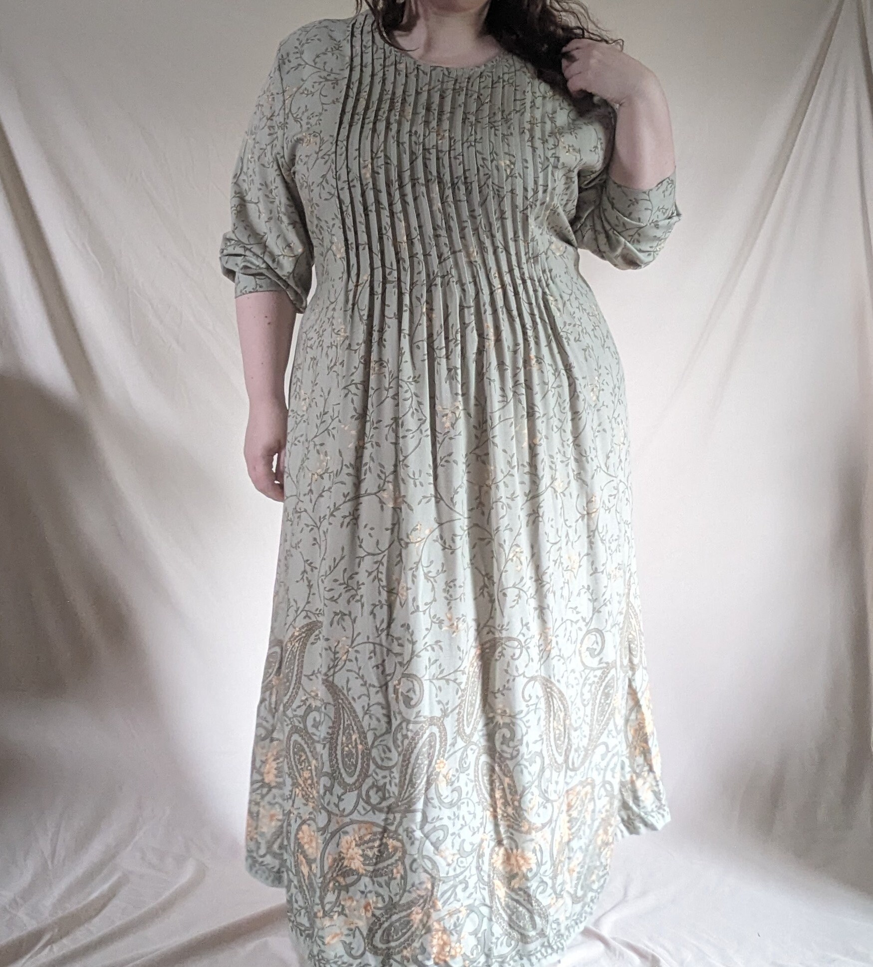 Plus Size / Bust 53 / Waist 52 / Hip 66 / Vintage Green Garden Paisley ...