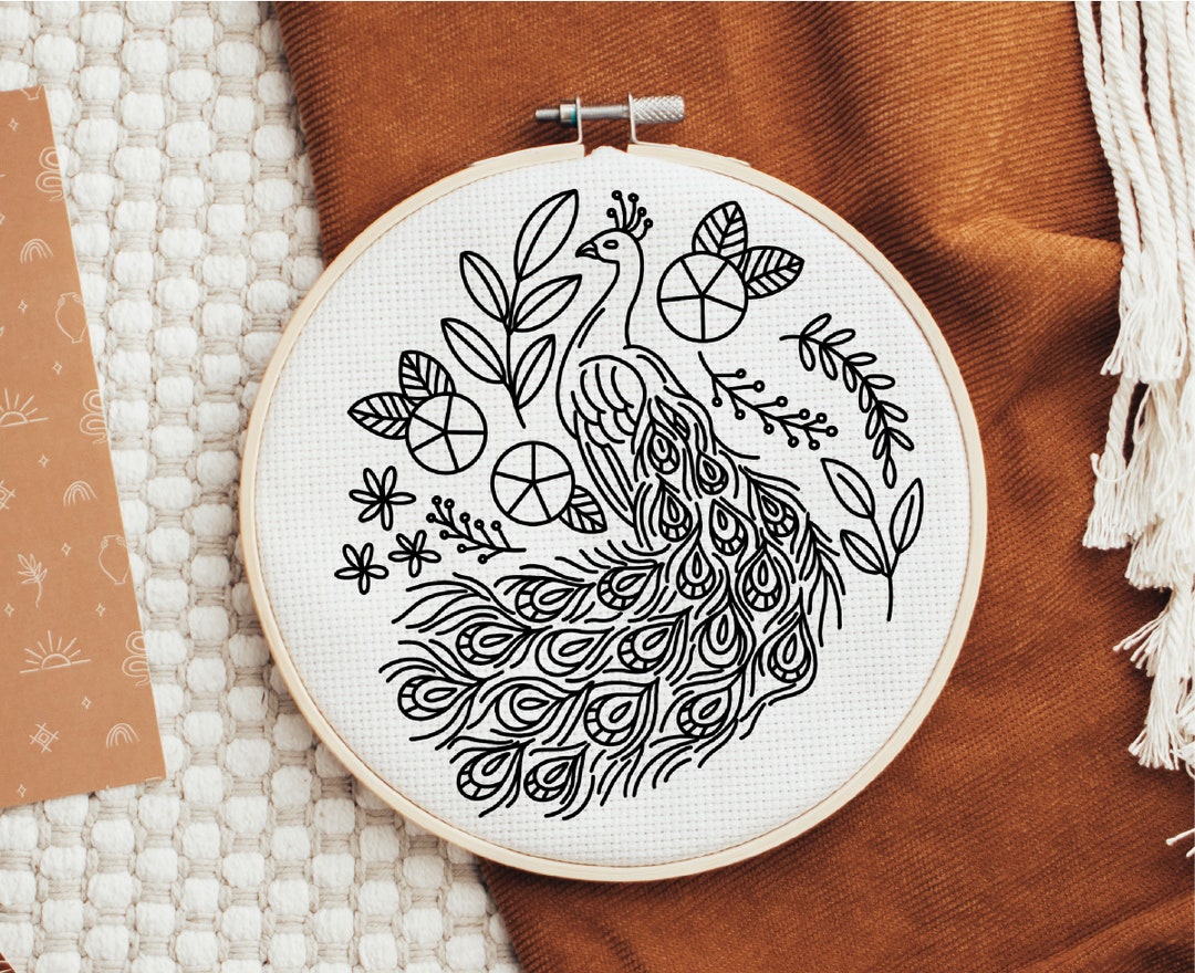 Peacock Embroidery Pattern / Flower Hand Embroidery /peacock - Etsy