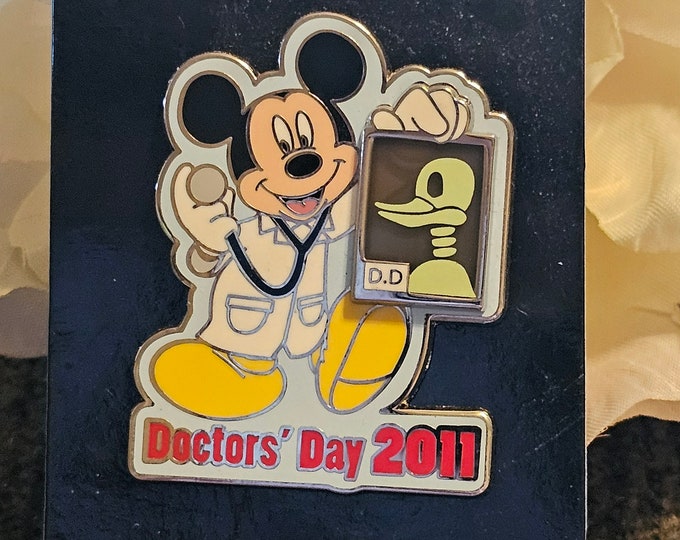 Disney Mickey With Stethoscope Holding X-ray Doctor Day 2011 3D Pin LE ...