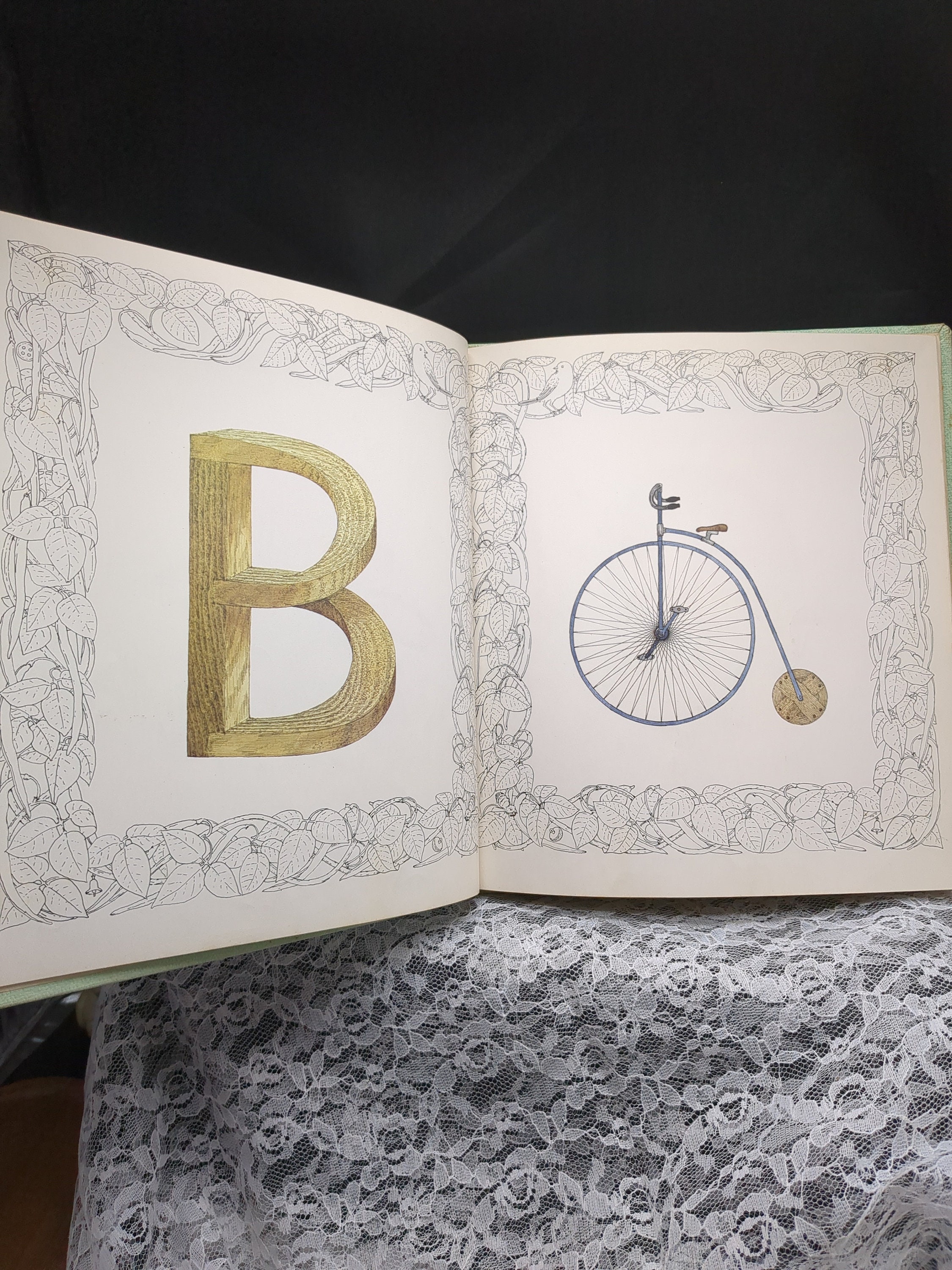 1975 Anno’s Alphabet – Illustrated Adventure in Imagination | First U.S ...