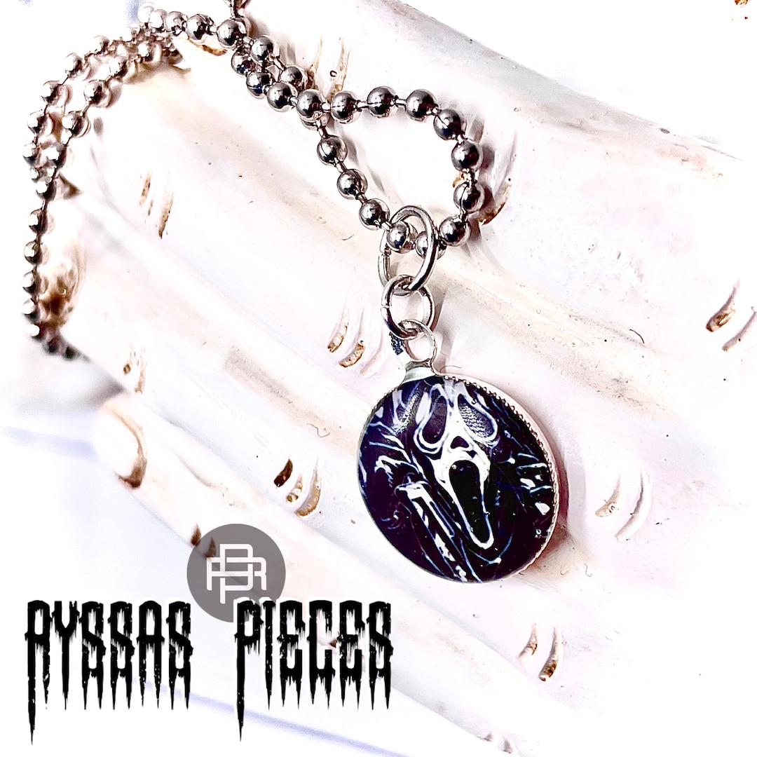Scream Scary Movie Face, Ghost Dude Serial Killer Unisex Necklace B&W ...