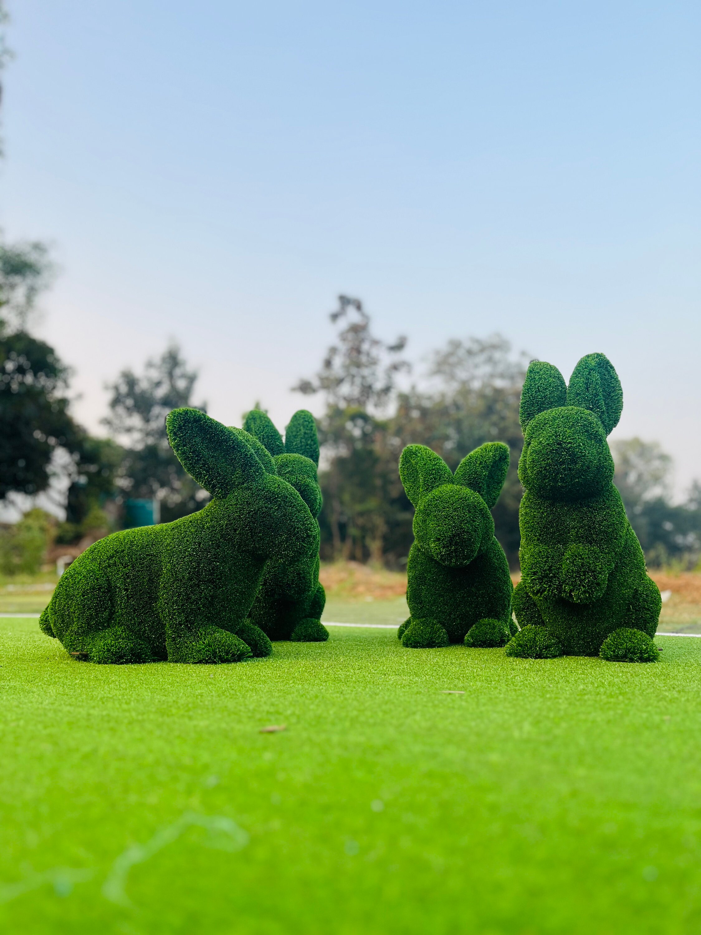 Animal Topiary Green Rabbit Topiary is Made of Fibreglass and ...