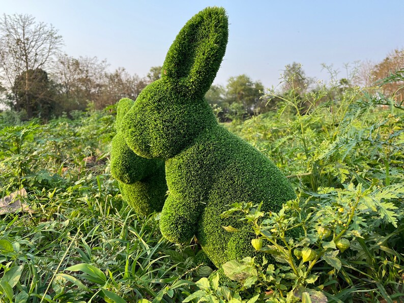 Animal Topiary Green Rabbit Topiary is Made of Fibreglass and ...