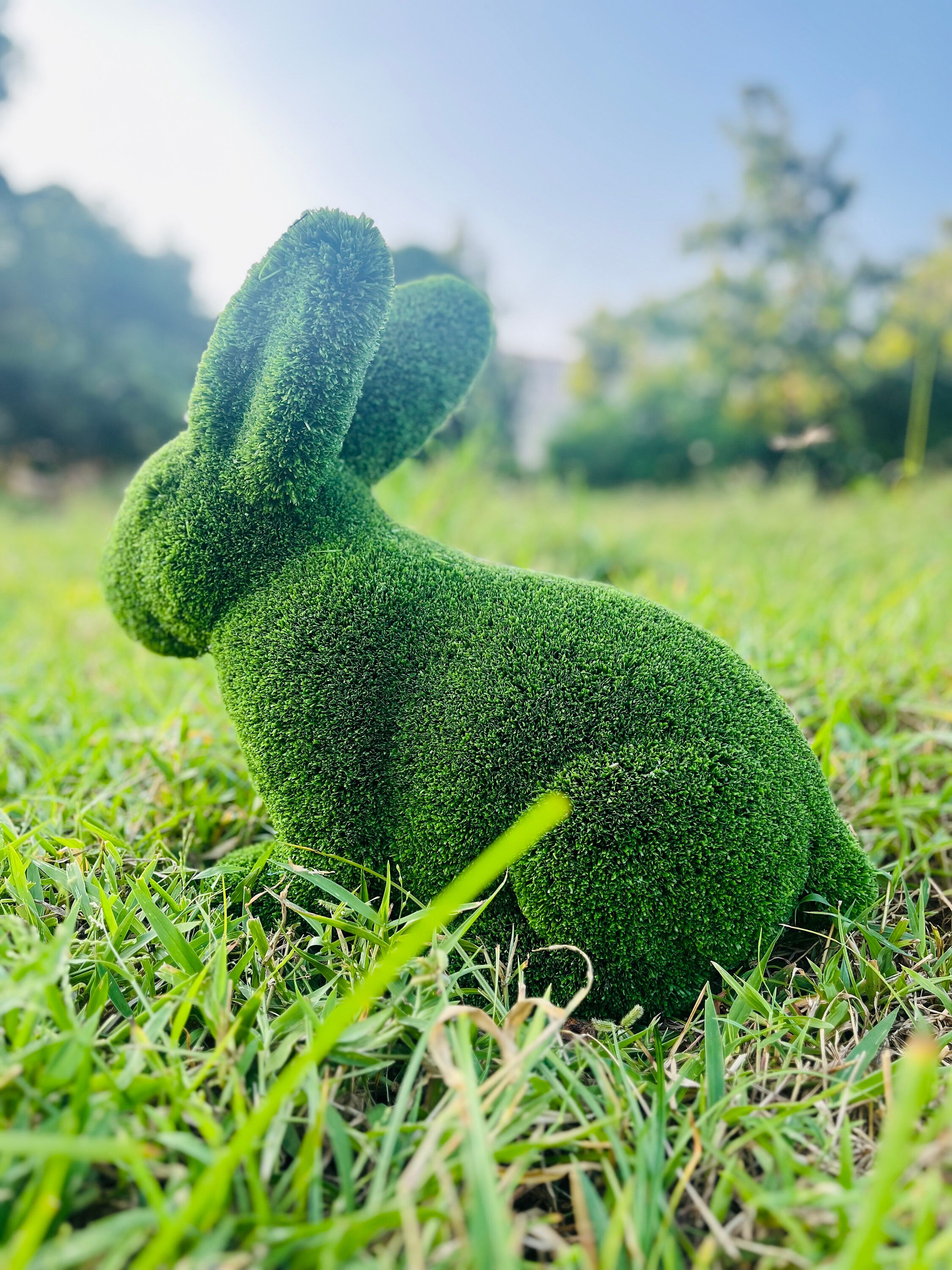 Animal Topiary Green Rabbit Topiary is Made of Fibreglass and ...