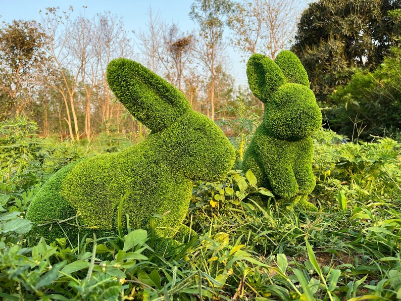 Animal Topiary Green Rabbit Topiary is Made of Fibreglass and ...