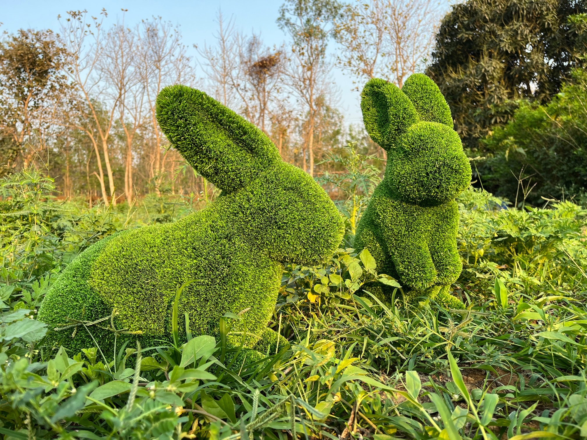 Animal Topiary Green Rabbit Topiary is Made of Fibreglass and ...