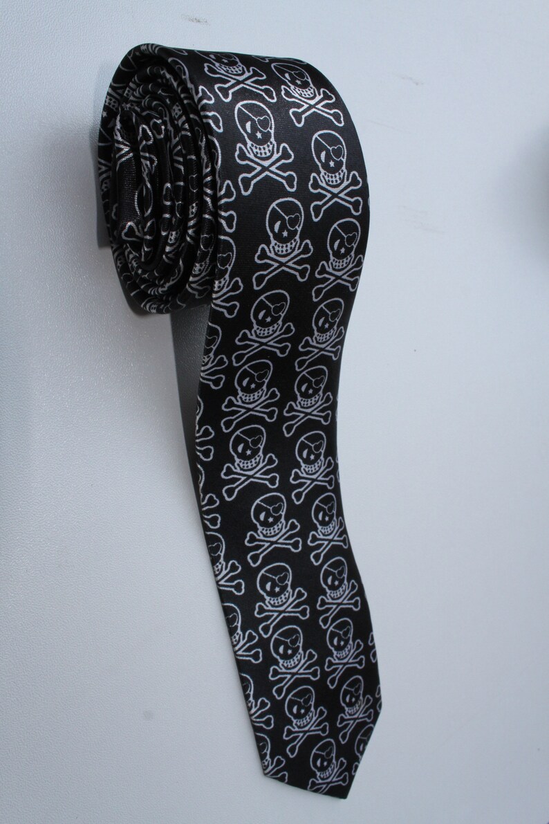 Kawaii Emo Girls Skull Crossbones Eyepatch Pirates Jolly Roger ...