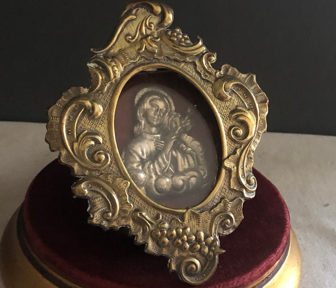 Relicario antiguo de latón repujado y plata Santa María, para colgar en ...
