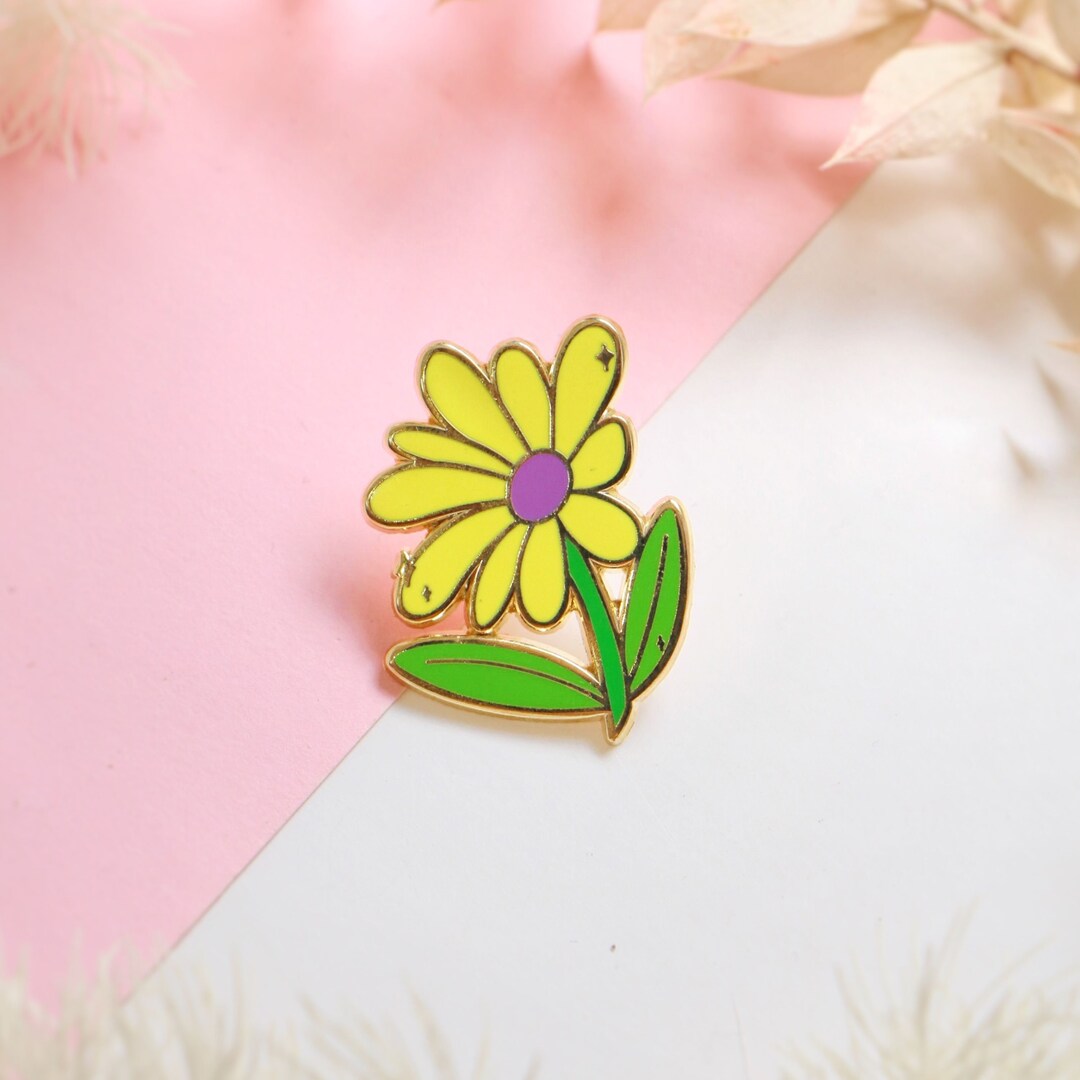 Daisy Enamel Pin: Gold Detail, Cute Flower Lapel Pin - Etsy