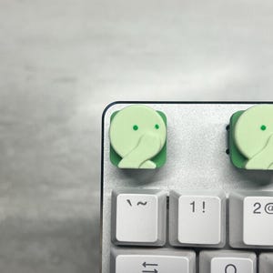Cute Green Smelly Keycap & Keychain | Stress Relief Fidget Toy ...
