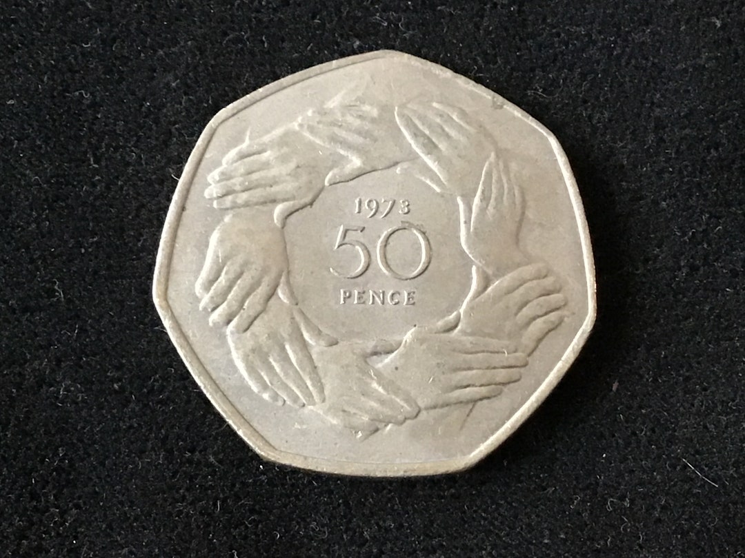 1973 British English UK 50 Pence Joining EEC Ring of Hands Pre-brexit ...