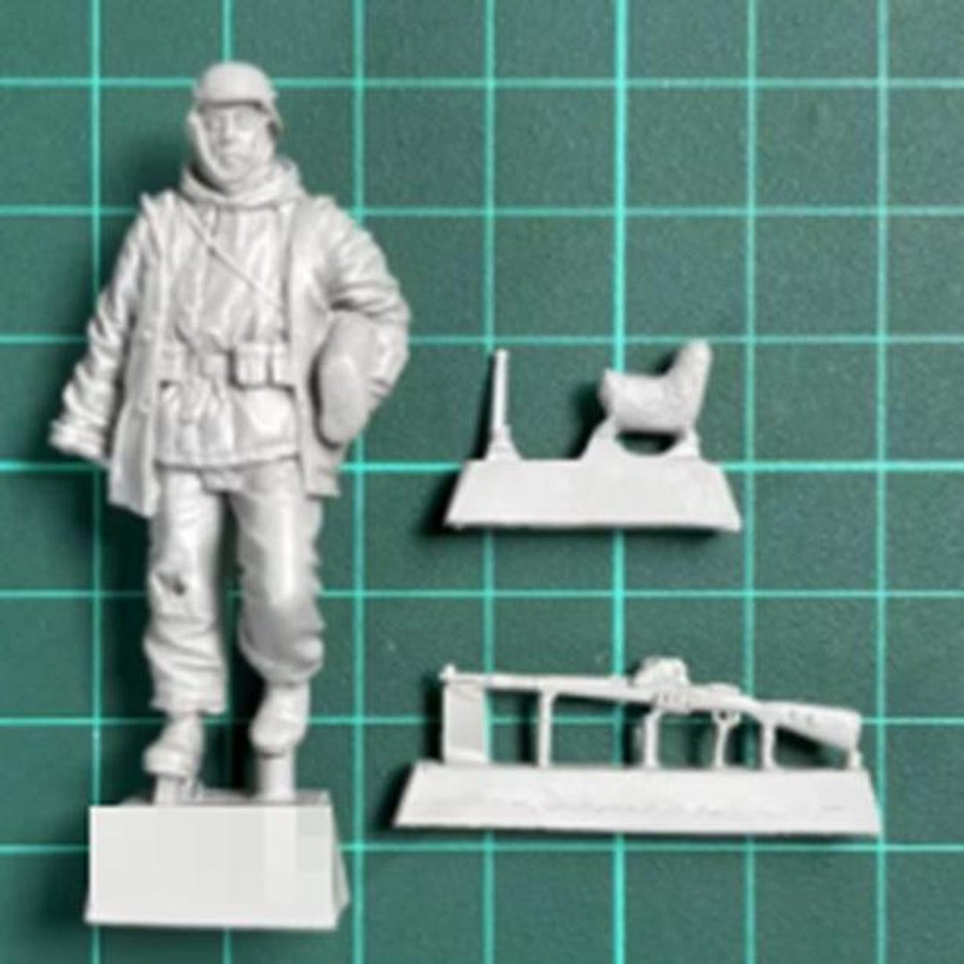 1/35 Resin Figure Model Kit One German Soldier Infantryman Infantry WW2 ...