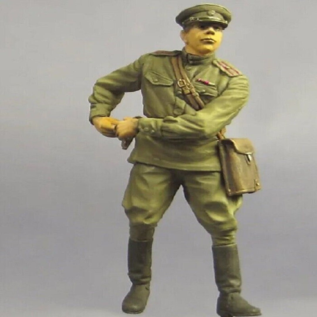 1/35 Resin Figure Model Kit Soviet Russian Officer Soldier Cold War ...