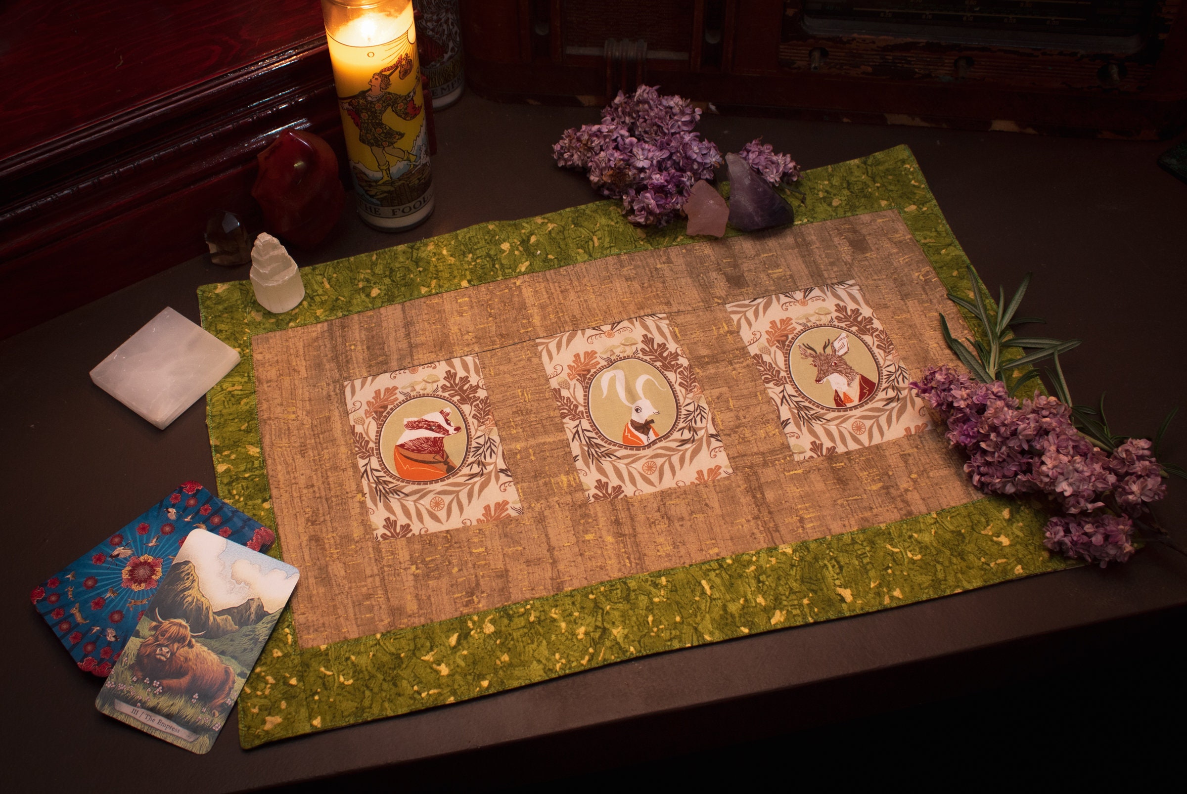 Quilted Animal Gentlemen Tarot Reading Mat Verde y Marrón Suave, Sorteo ...