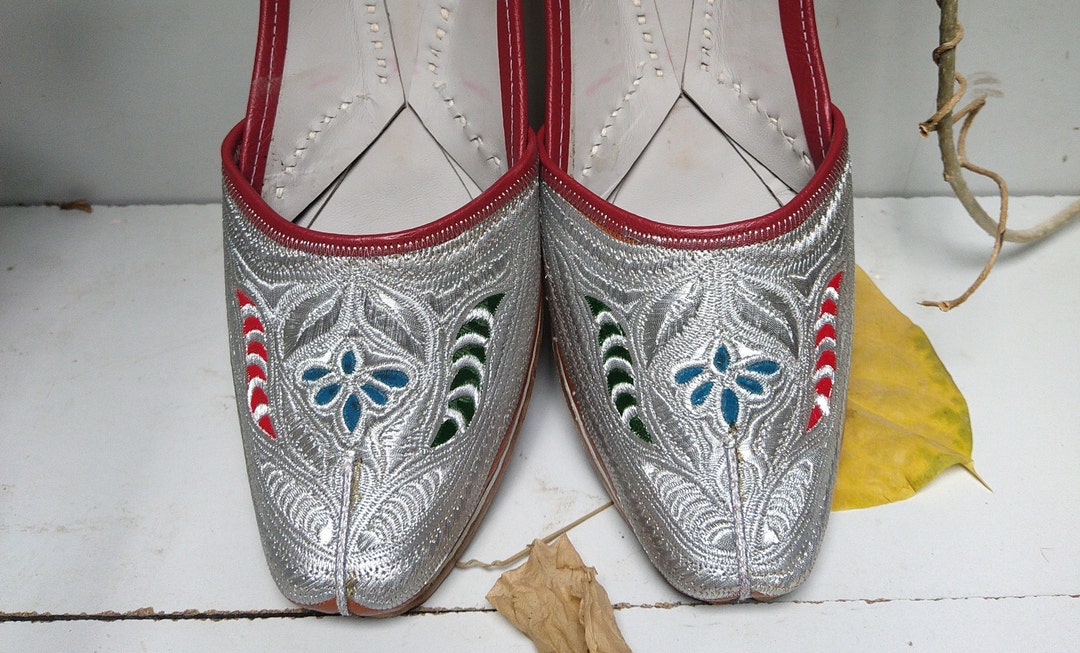 Men's Indian Khussa - Handmade Ethnic Silver Leather Jutti, Embroidered ...