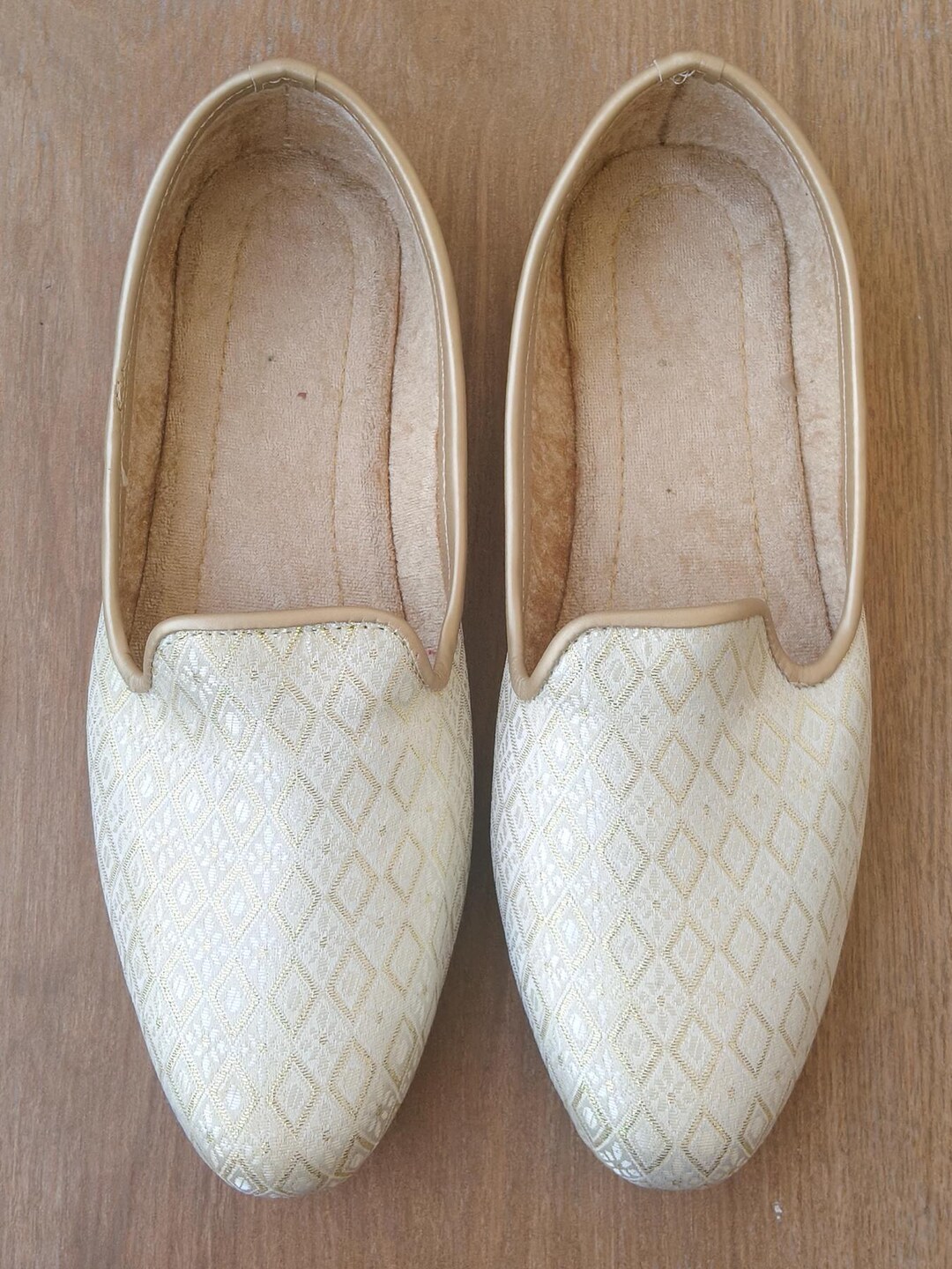 White Ethnic Mojari Shoes for Men – Handmade Traditional Jutti, Golden ...