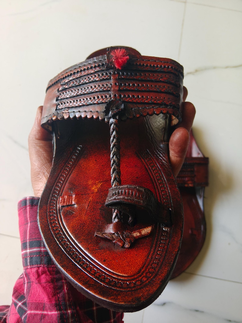Handcrafted Leather Kolhapuri Chappals for Men | Traditional Indian Toe ...