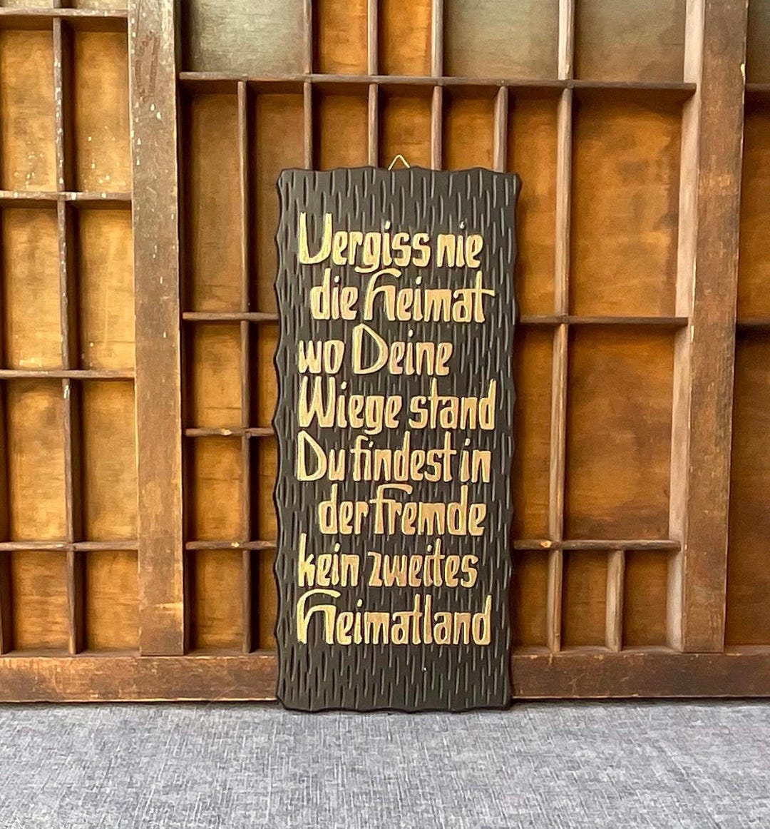 German Saying Wall Decor. Plastic Sign. Vergiss Nie Die Heimat Wo Deine ...