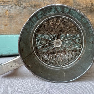 Androck Hand-i-sift Metal Flour Sifter With Wood Handle. Tulip Design ...