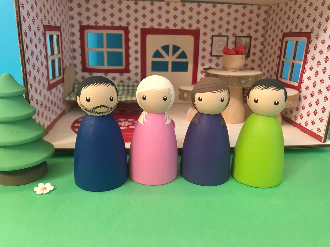 Wooden Peg Doll Family, for Dolls House, Tuff Trays, Early Years ...