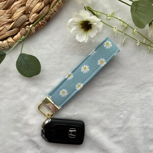 Daisy Keychain Wristlet, Handmade Cotton Key Fob, Gold Hardware - Etsy