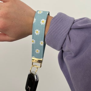 Daisy Keychain Wristlet, Key Fob, Car Keys Holder, Gold Hardware Key ...