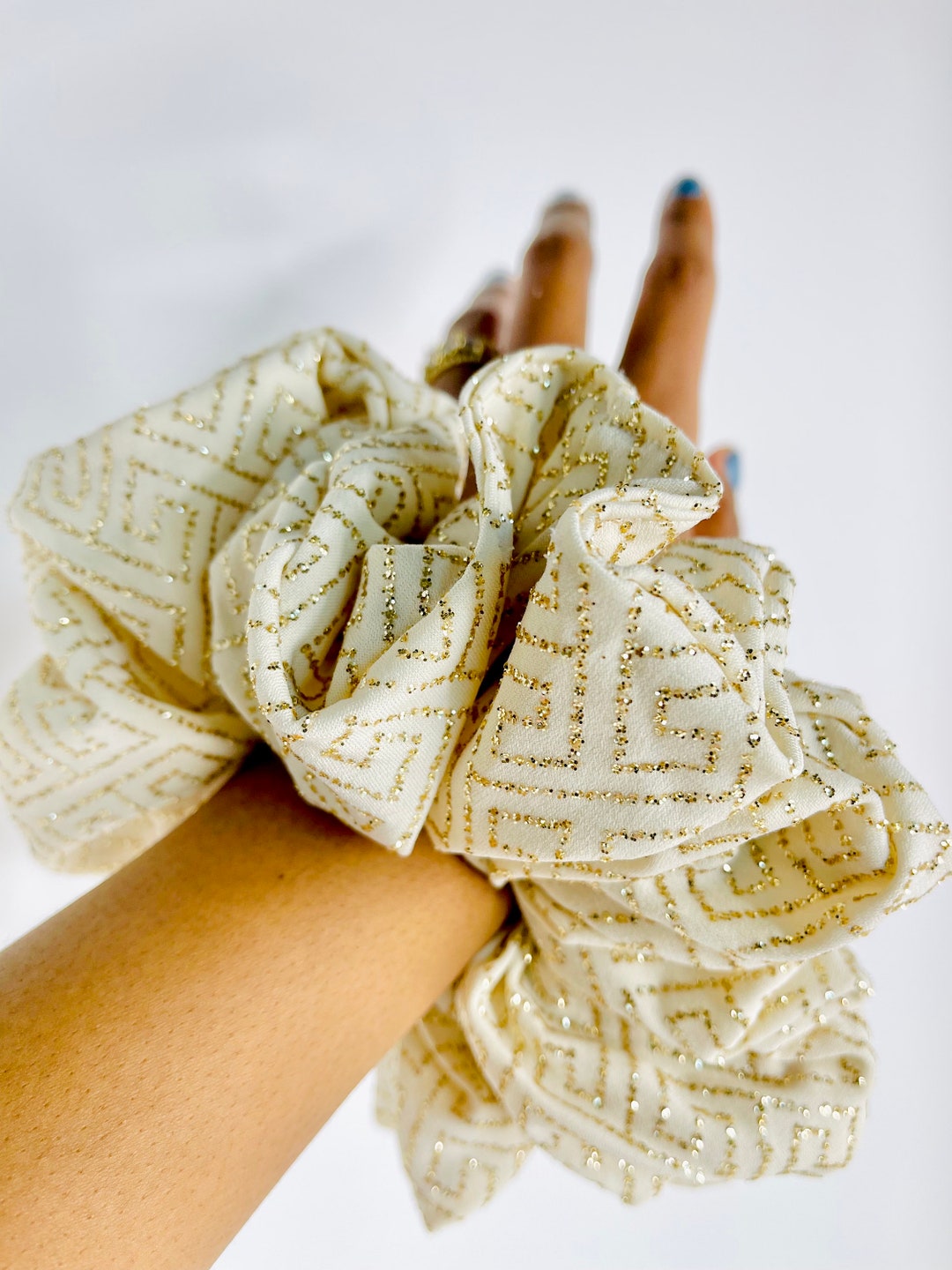 Luxurious Jumbo XL OVERSIZED Off-white/cream Stretch Knit Gold Sparkle ...