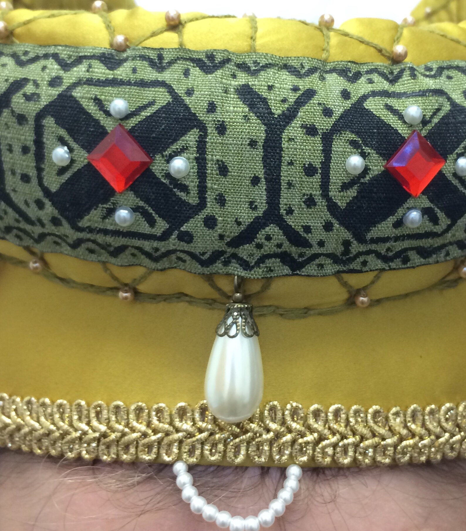 Medieval Hennin/escoffion Headdress With a Veil and Pearl Decorations ...