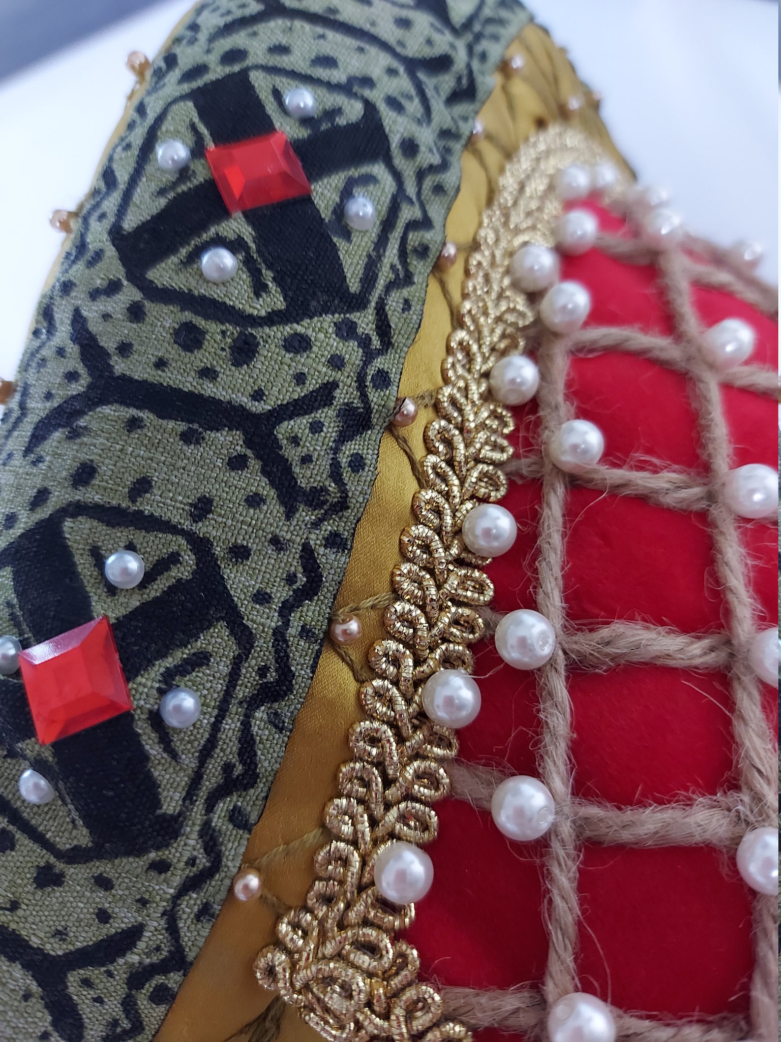 Medieval Hennin/escoffion Headdress With a Veil and Pearl Decorations ...