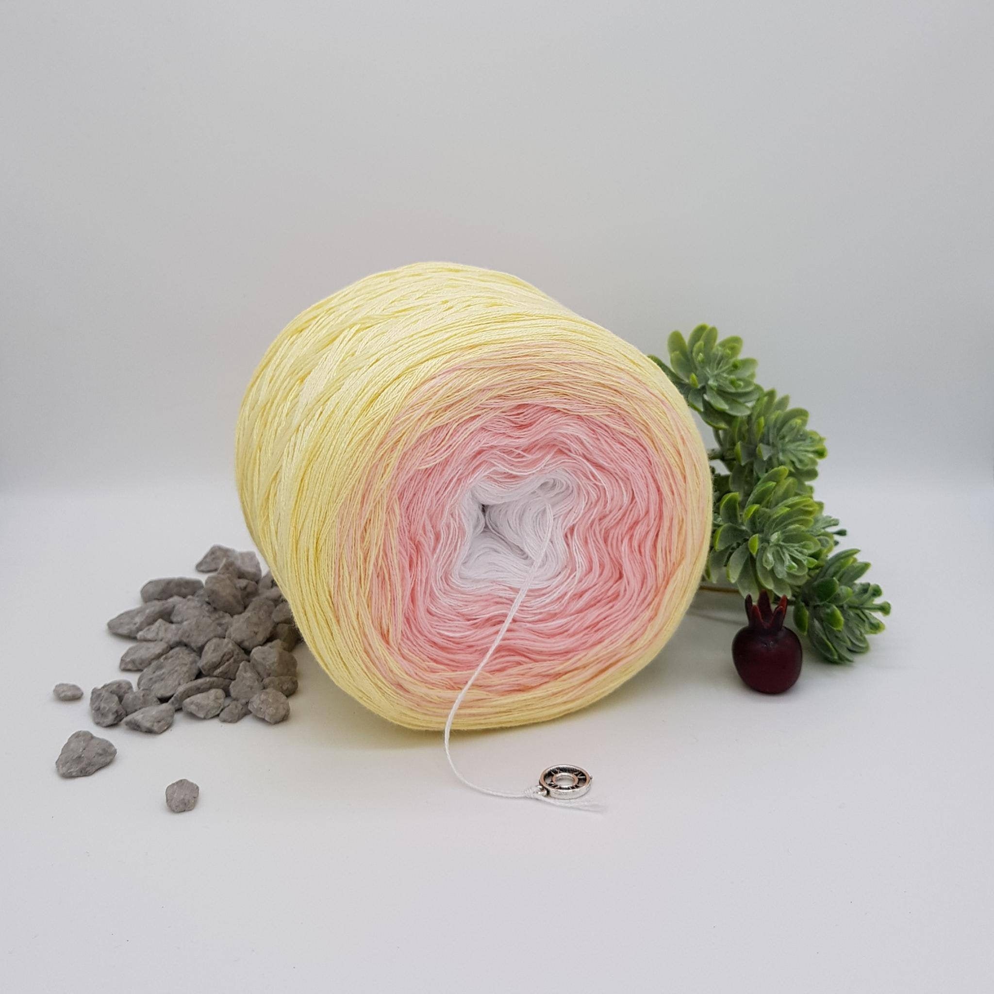 From 1050 Euro: Bobbel vanilla cotton candy gradient yarn | Etsy