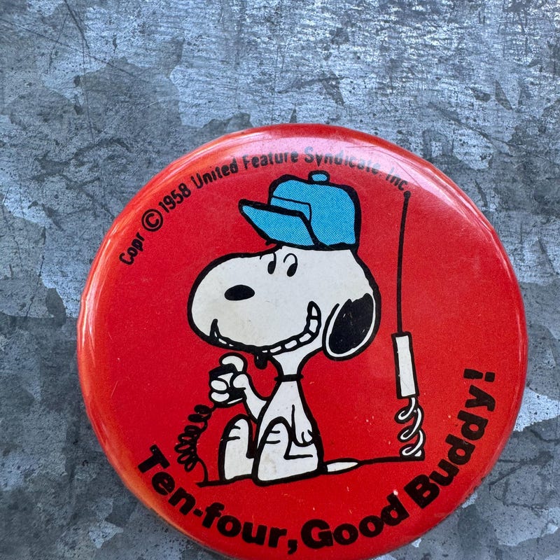 Vintage Peanuts Button Pin - Etsy