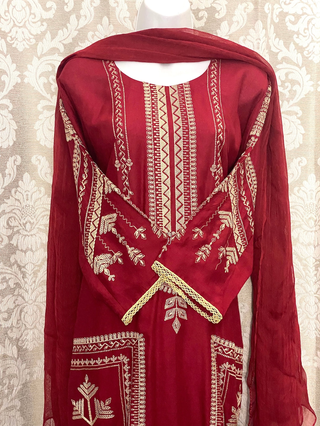 Beautiful Pakistani Readymade 3pic Lawn Embroidery Work Shalwar Kameez ...