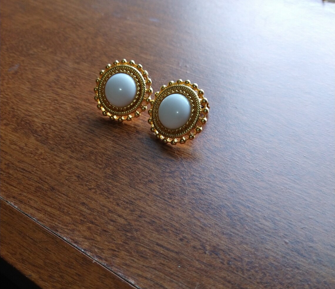 Vintage Ellen Designs Clip on Earrings - Etsy