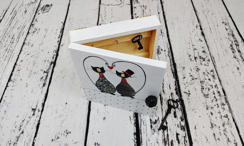 Hand Painted White Wooden Key Box, Hanging Key Box, 6 Key Hooks ...