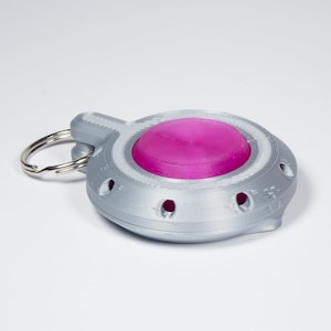 Light up Flashing UFO Flying Saucer Key Ring / Key Fob - No Batteries ...