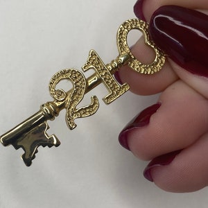 9carat Yellow Gold 21 Key Pendant - Etsy