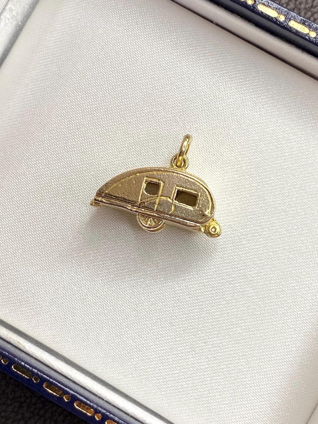 9ct Vintage Solid Yellow Gold Opening Caravan Charm/pendant - (4 Grams ...