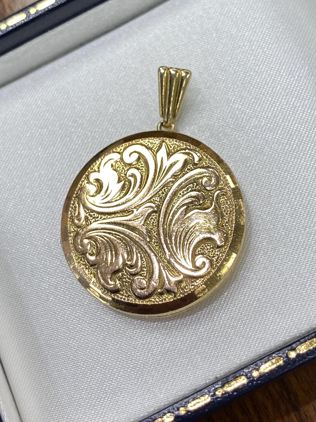 9ct Vintage Yellow Gold Round Decorative Locket Pendant - Etsy